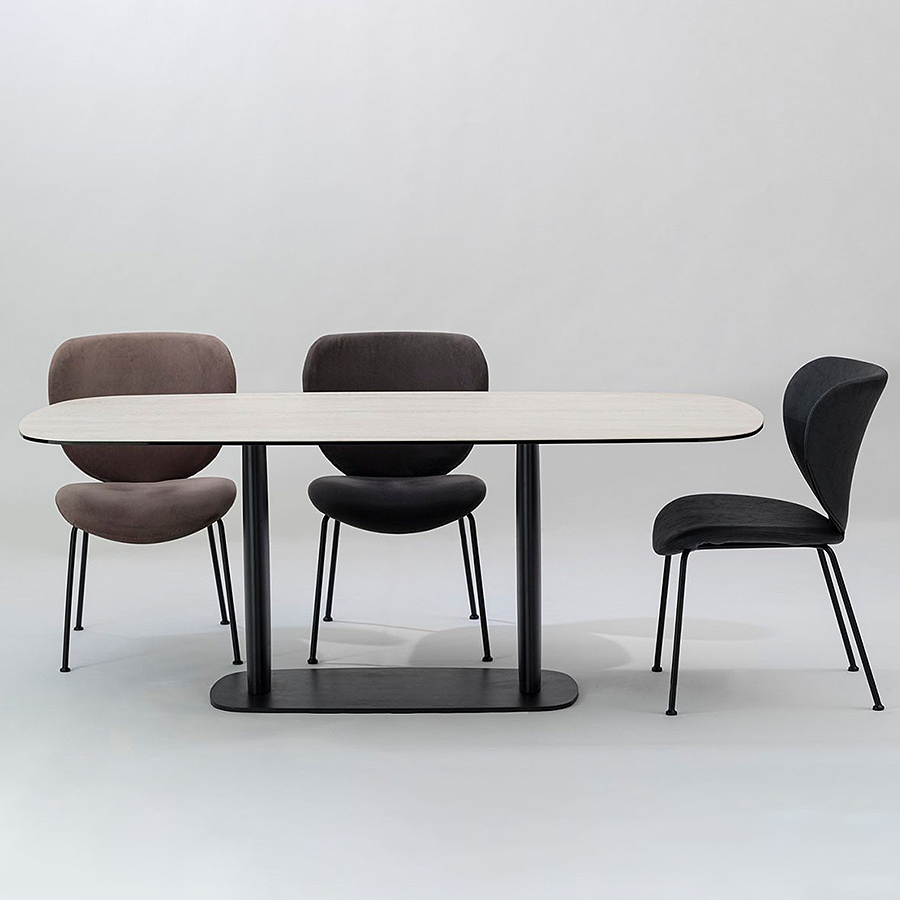 安定感がありながら、圧迫感のない脚部デザインが特徴的なセラミックテーブル